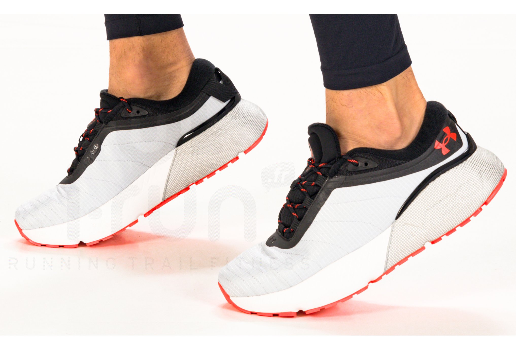 Under Armour HOVR Mega Warm en promoción | Hombre Zapatillas Terrenos ...